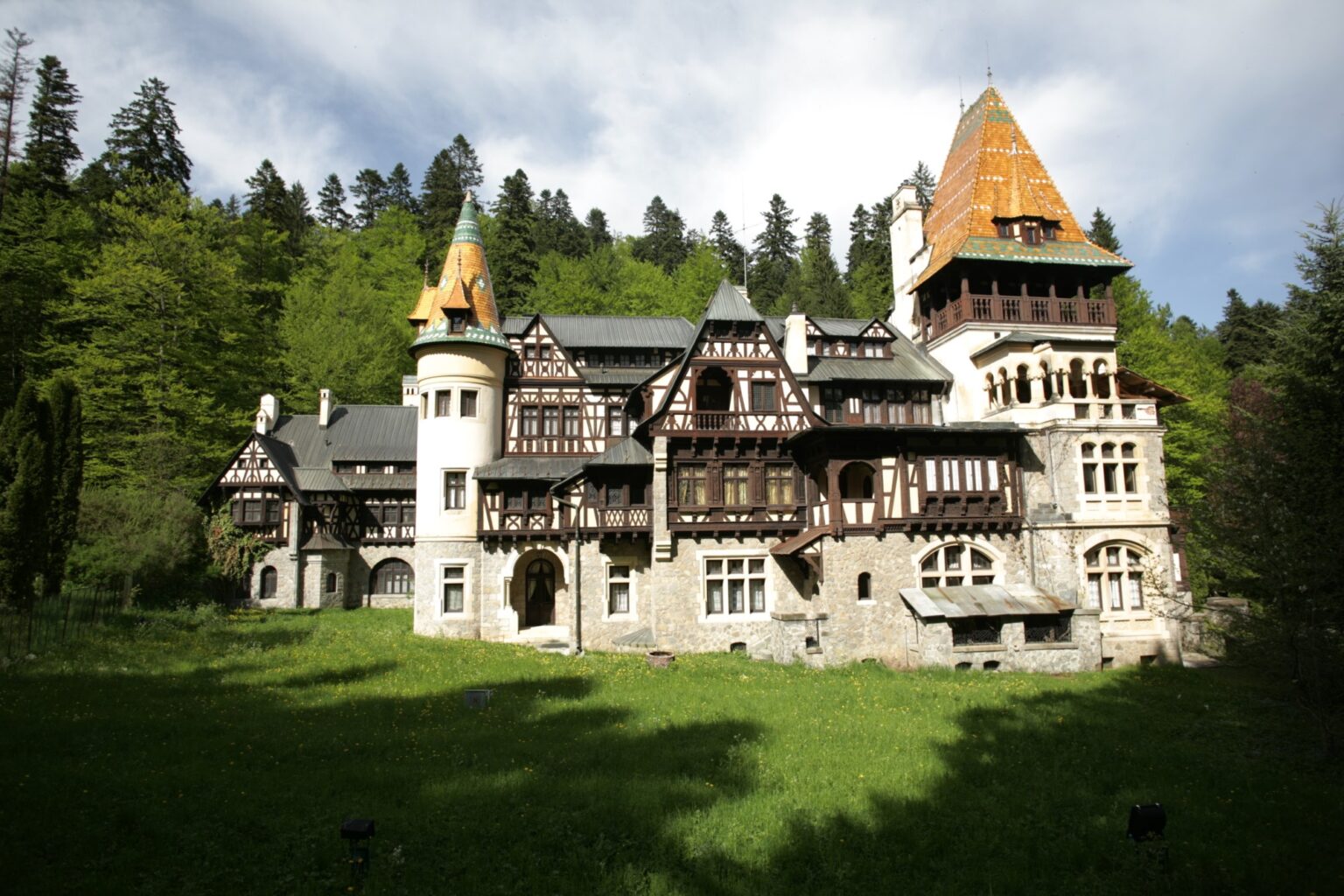 Asociația pentru Patrimoniul Regal Peleș – Castelele Peleș și Pelișor